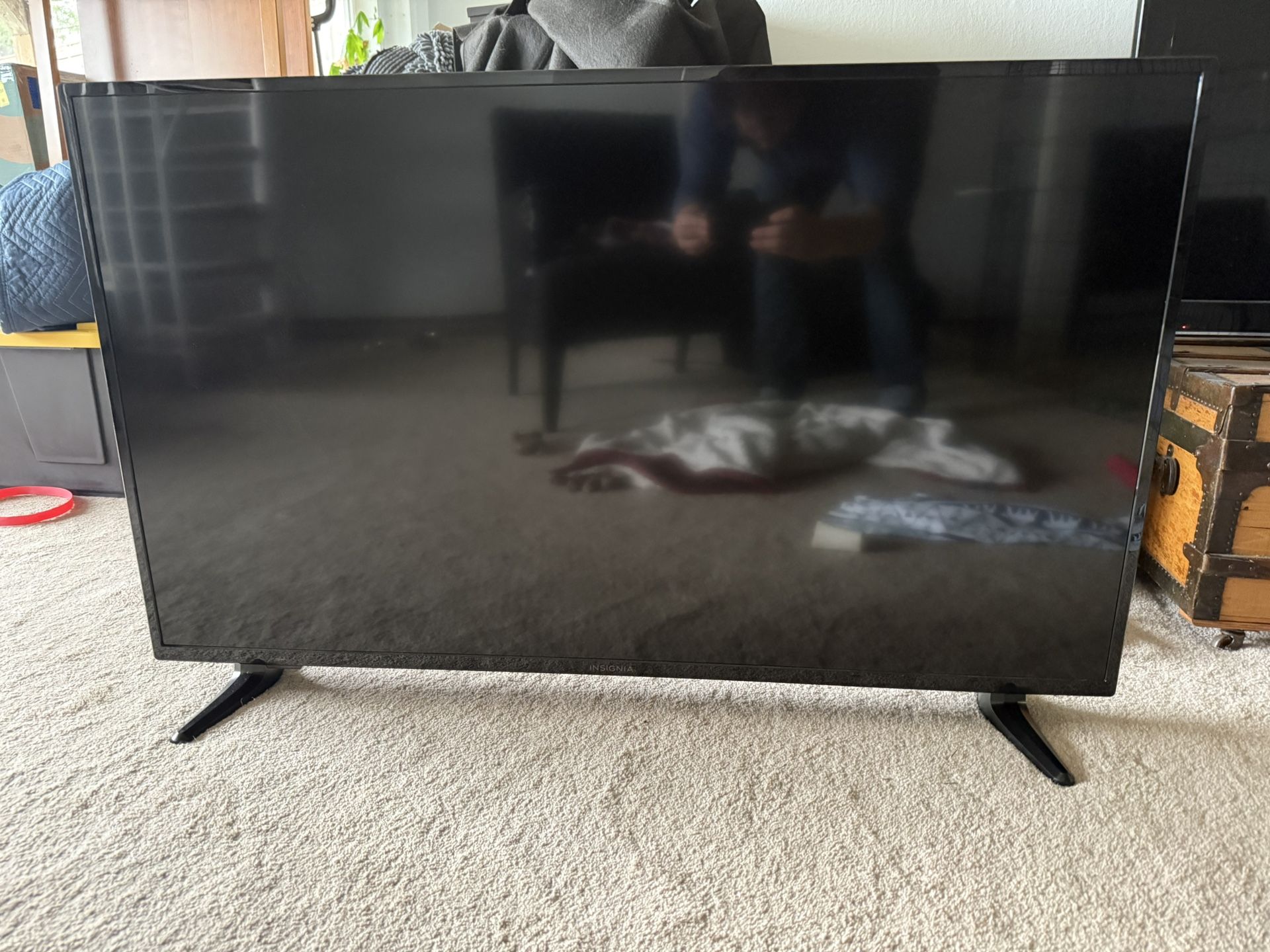 43” 4K Smart TV Pending Pickup for Sale in Gig Harbor, WA - OfferUp