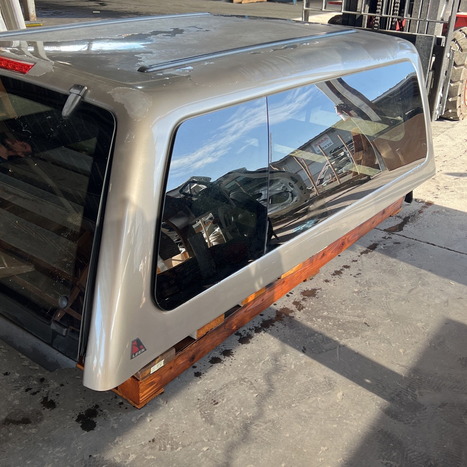 Leer Camper Shell for Sale in Phoenix, AZ - OfferUp