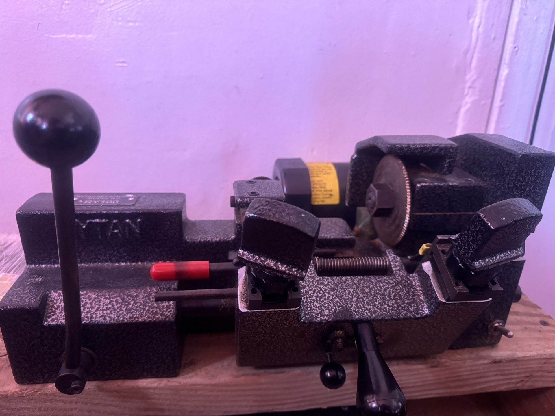 Key Machine Titán RY100 for Sale in Los Angeles, CA - OfferUp