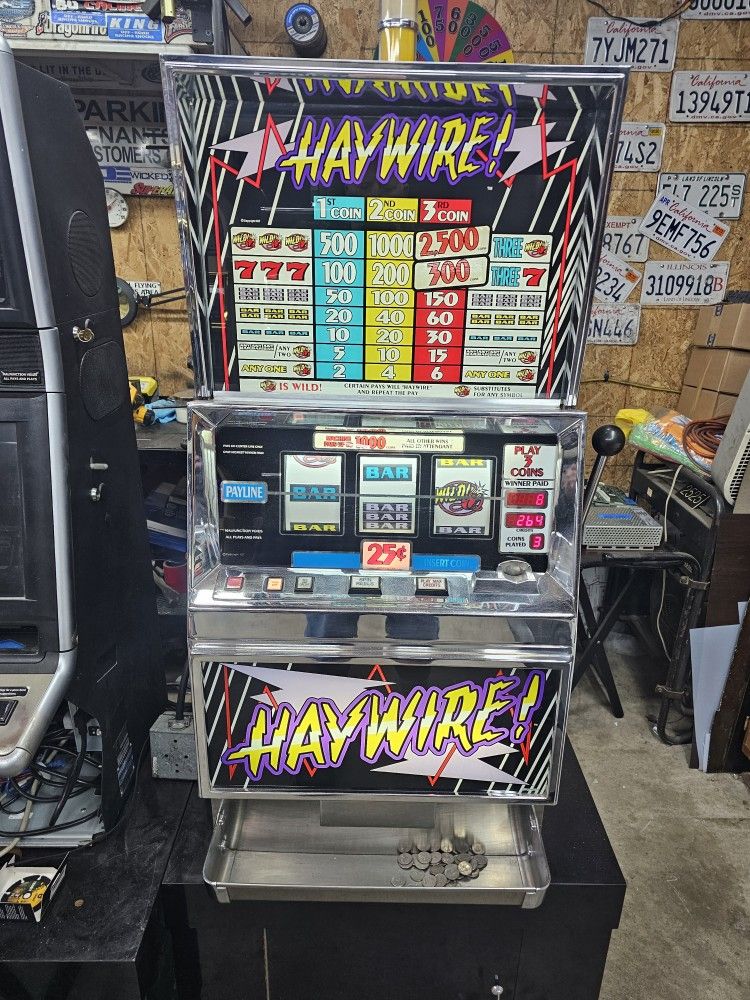 IGT SLOT MACHINE (HAYWIRE) for Sale in Lakewood, CA - OfferUp