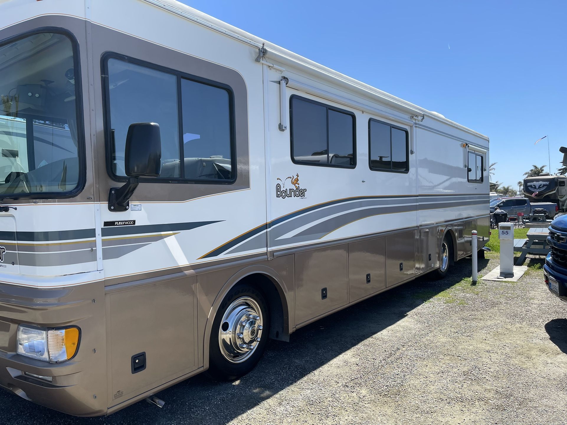 36ft Bounder Diesel Motorhome (1999) for Sale in Bakersfield, CA - OfferUp