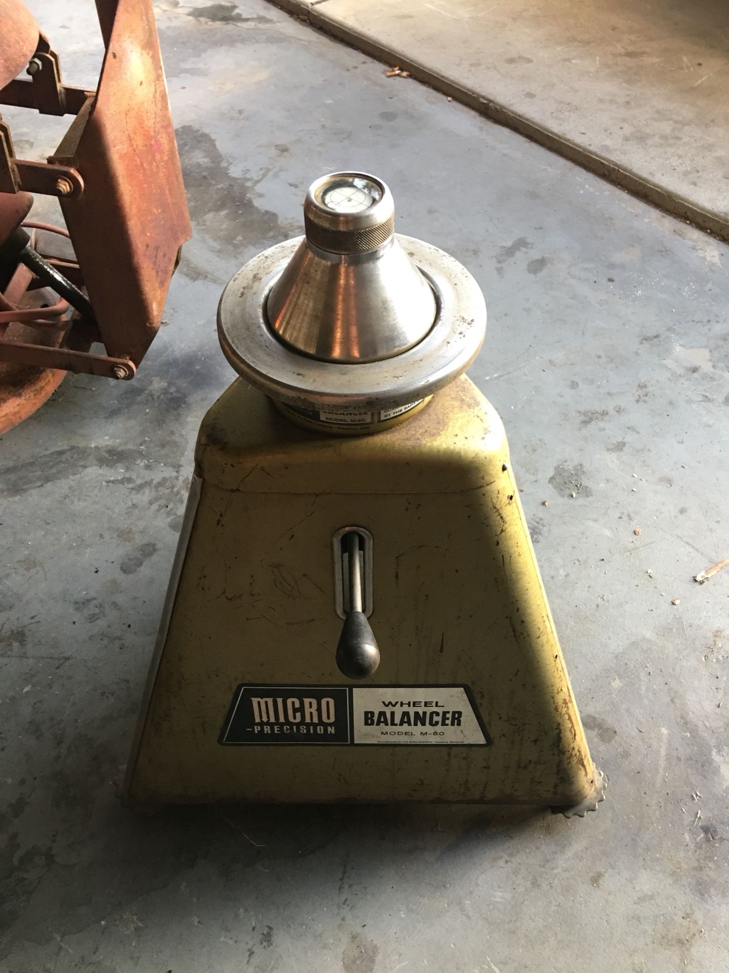 Nada Micro Precision M-60 wheel balancer w lead snap weights and tire ...