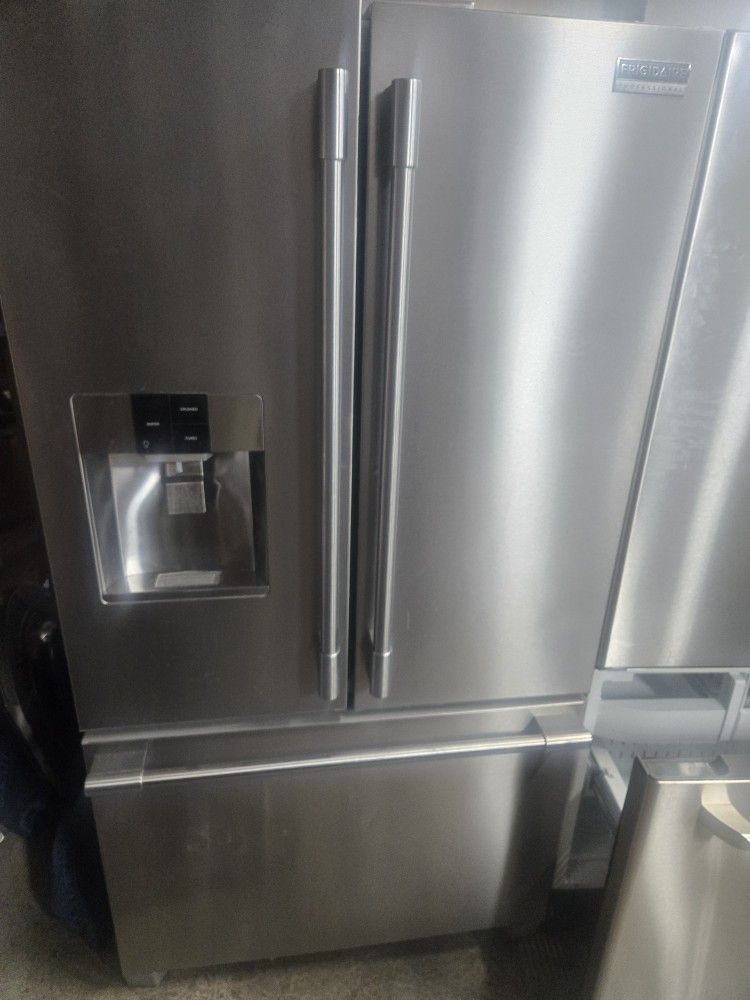 Fridgedaire Professional Stainless Steel Fridge Counter Depth for Sale ...