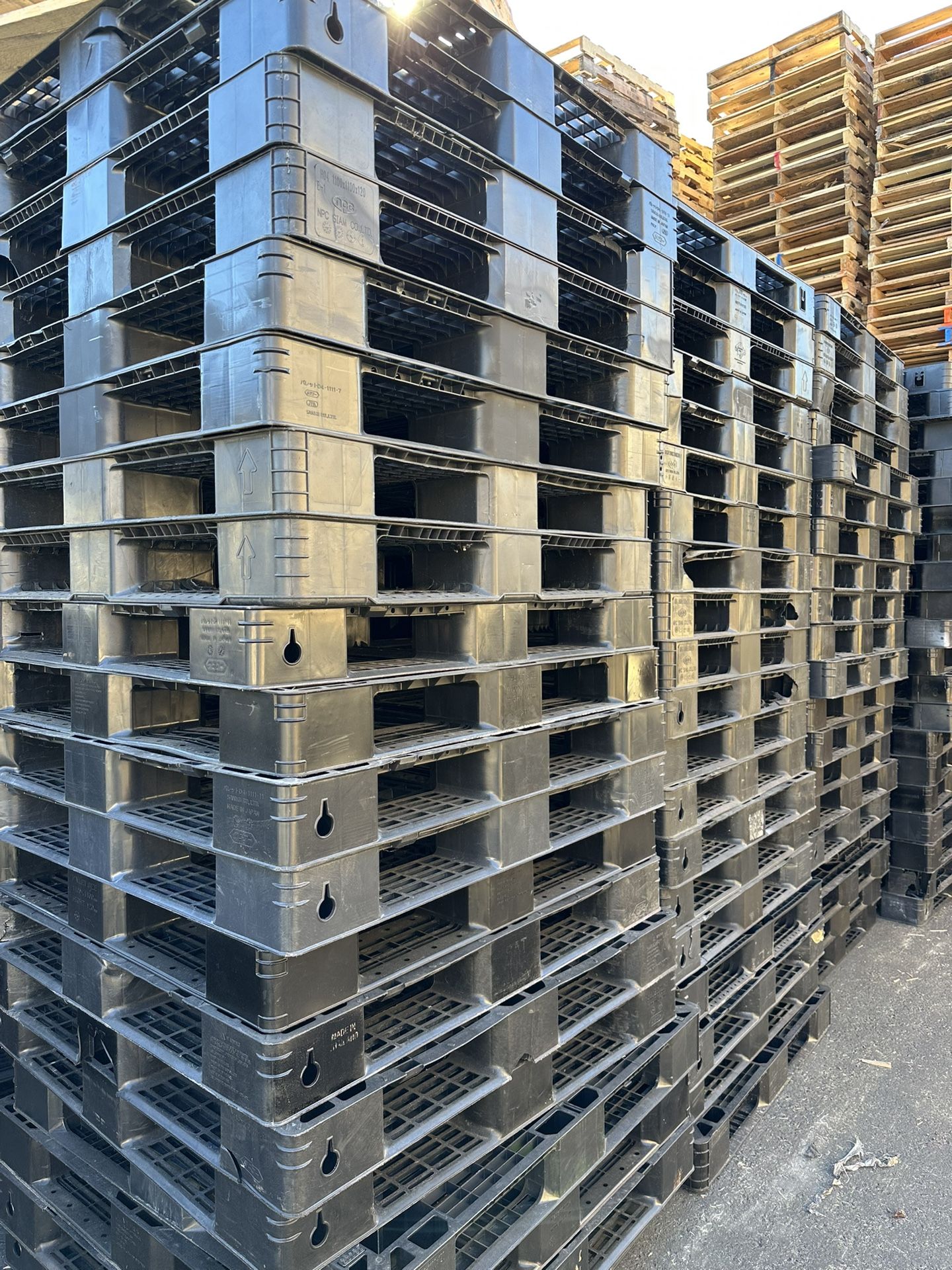 Plastic Pallets 44x44 for Sale in Riverside, CA - OfferUp