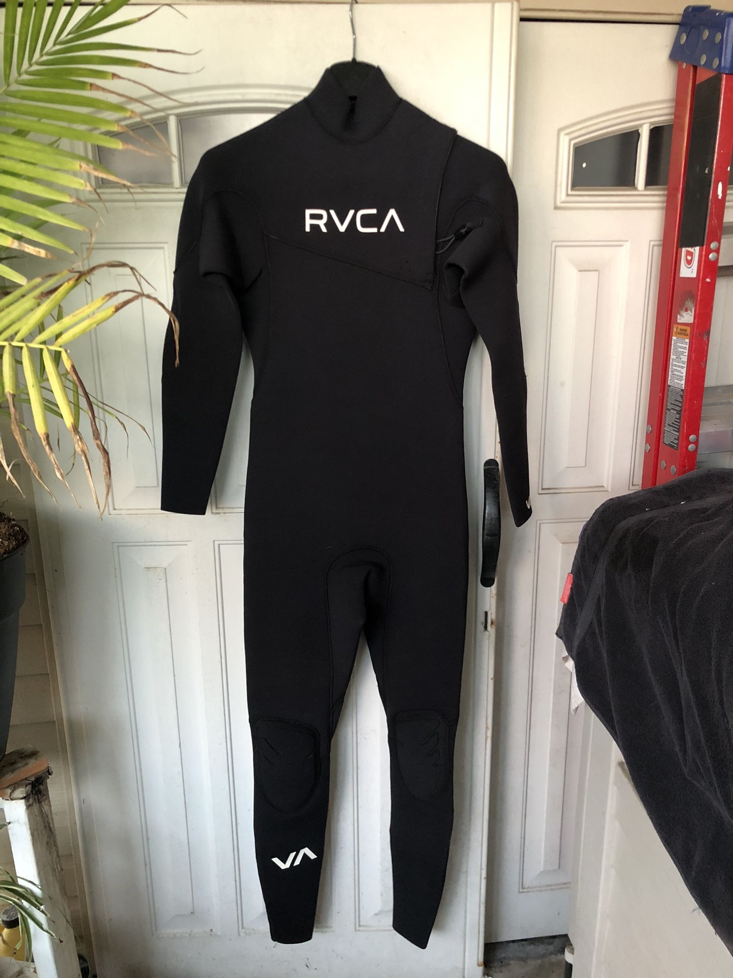 RVCA 4/3 Wetsuit for Sale in San Diego, CA - OfferUp