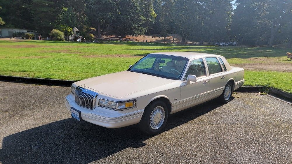 1995 Lincoln Town Car for Sale in Seattle, WA - OfferUp