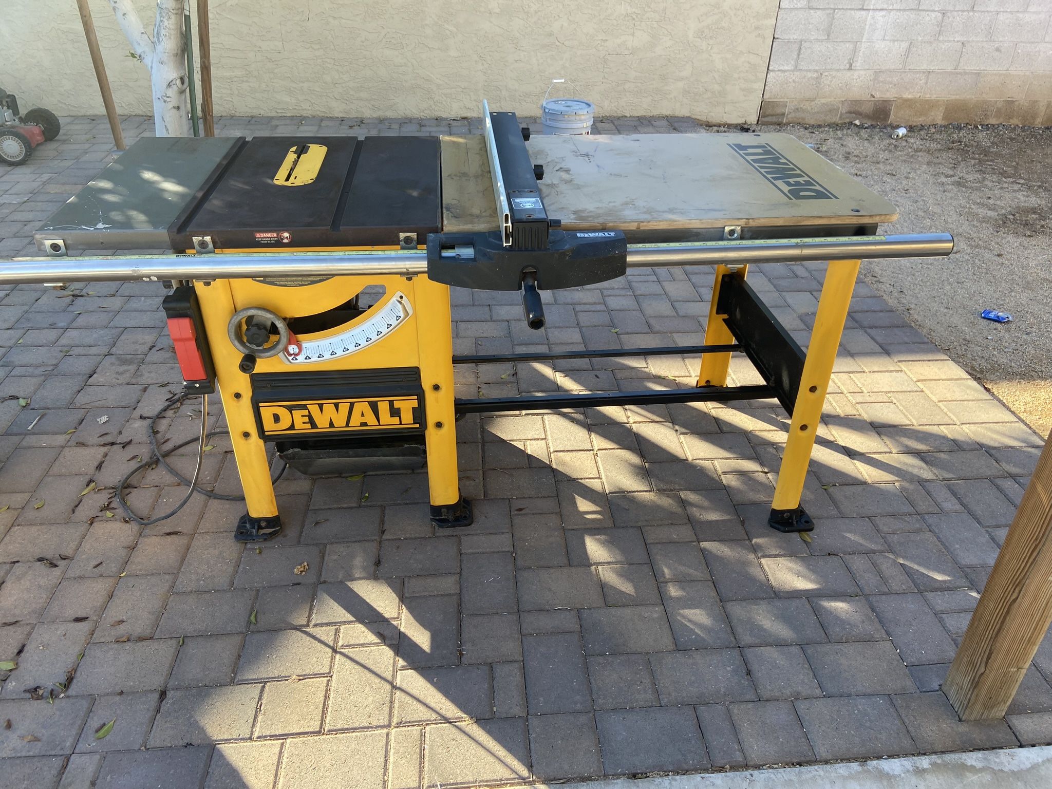 De Walt Table Saw for Sale in Phoenix, AZ - OfferUp