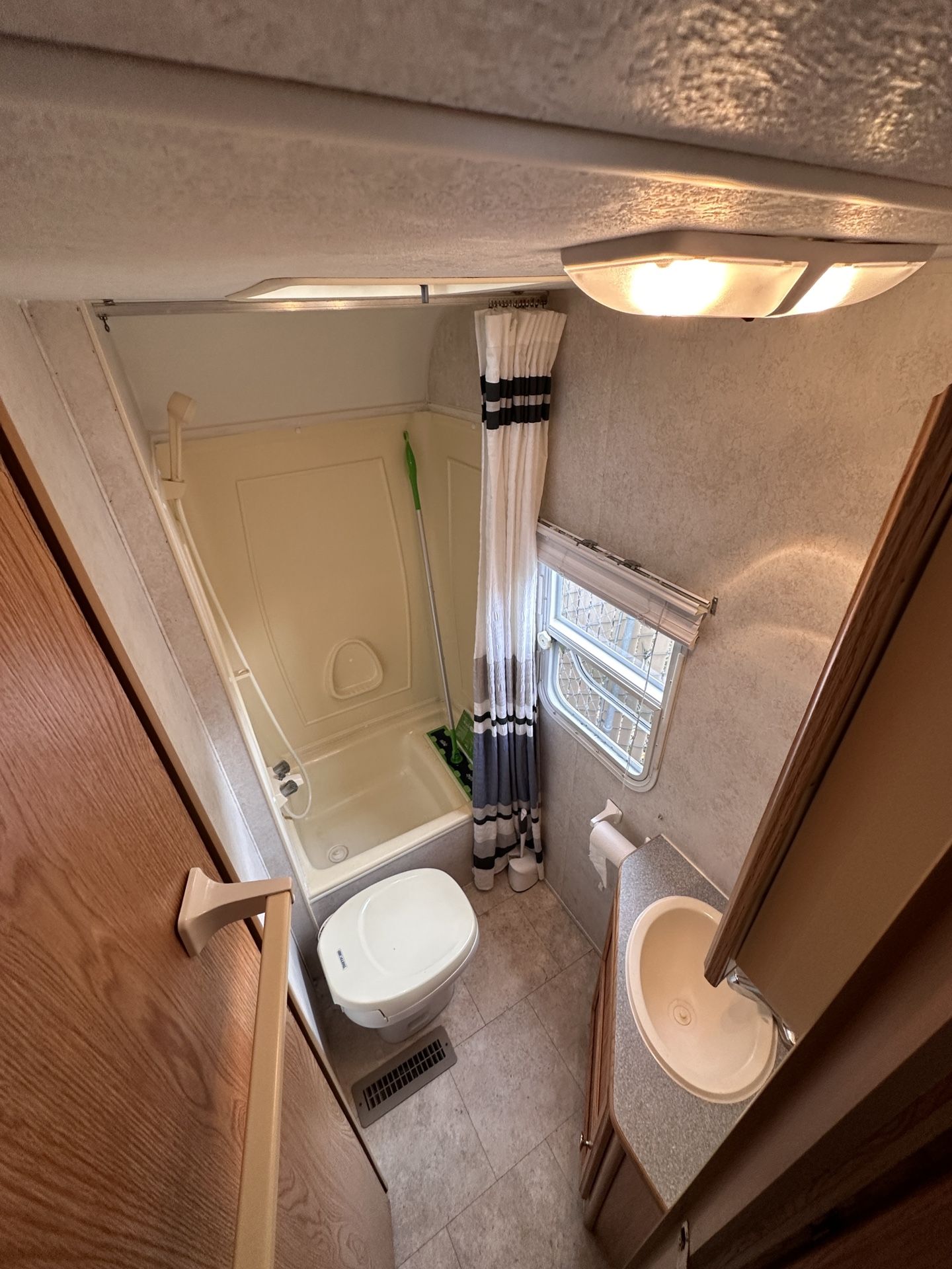 Travel Trailer Rv 25 Ft for Sale in Redmond, WA - OfferUp
