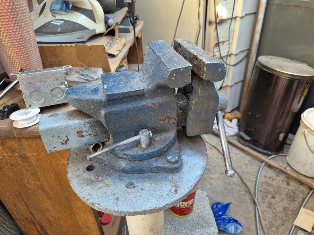 Bench Vice for Sale in Las Vegas, NV - OfferUp
