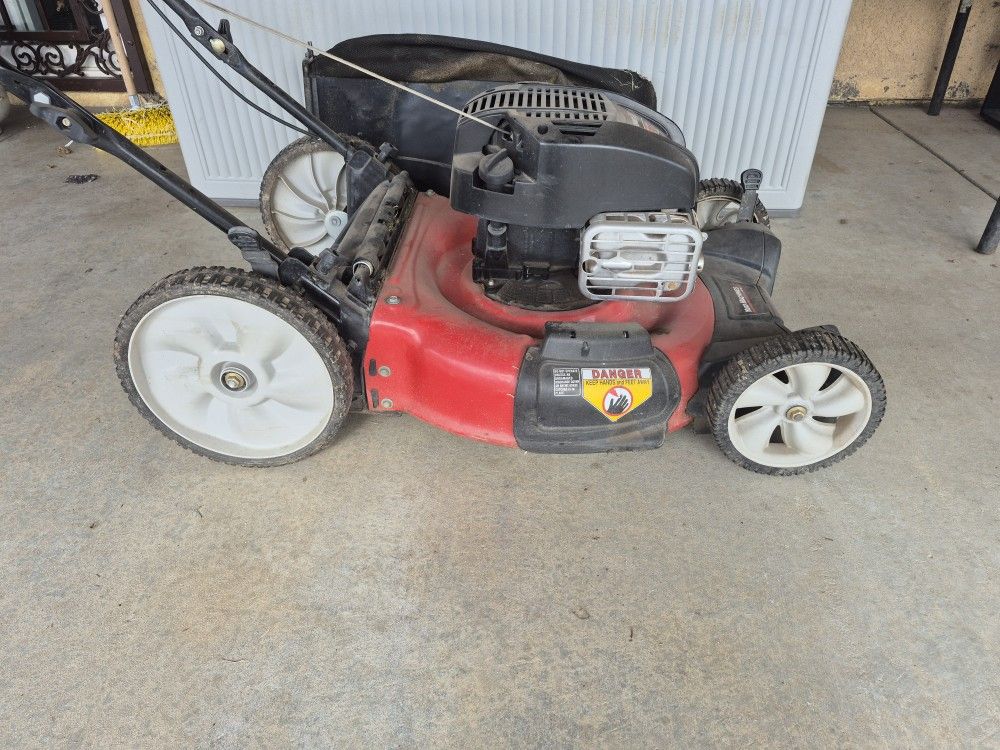 Briggs & Stratton Lawnmower 163cc for Sale in Victorville, CA - OfferUp