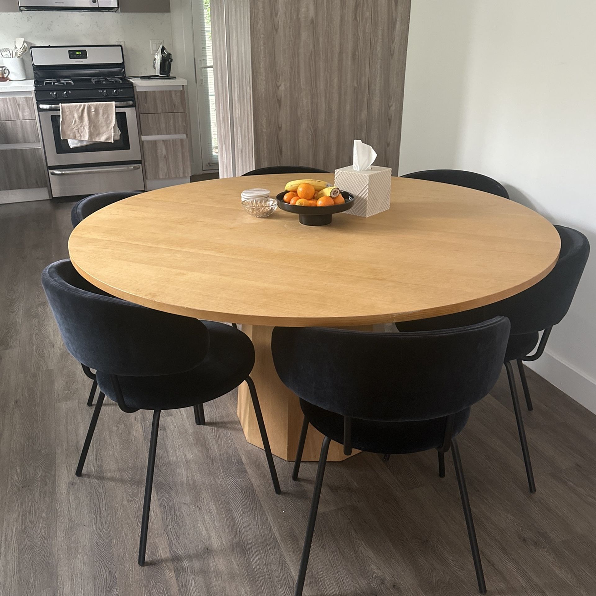 60” Diameter wooden Dining Table for Sale in Los Angeles, CA - OfferUp