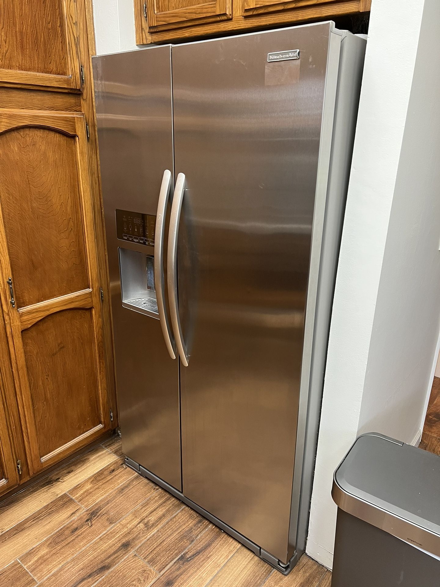 Kitchen Aid Refregirator for Sale in Bakersfield, CA - OfferUp