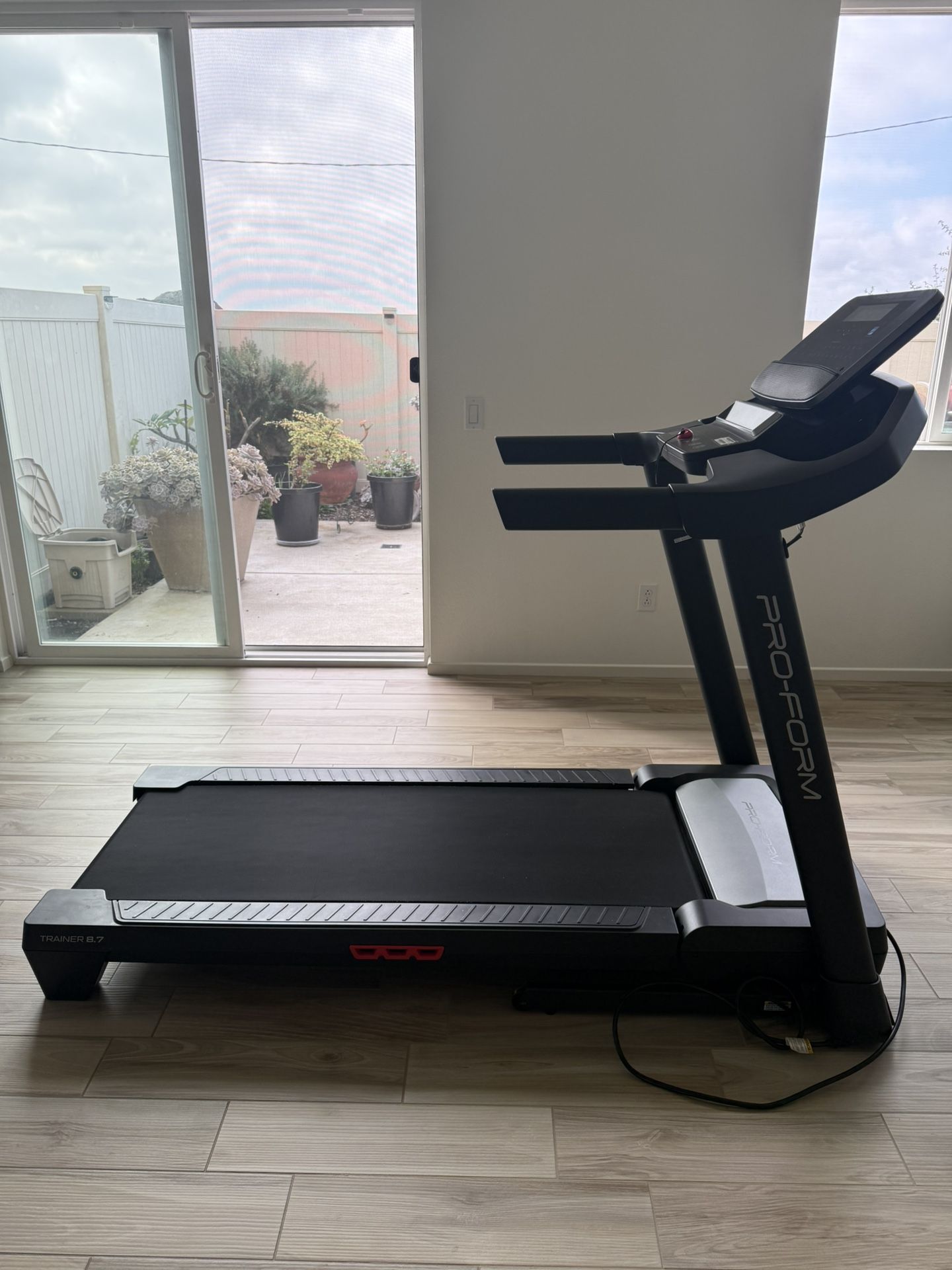 TREADMILL. PRO-FORM TRAINER 8.7 for Sale in San Diego, CA - OfferUp