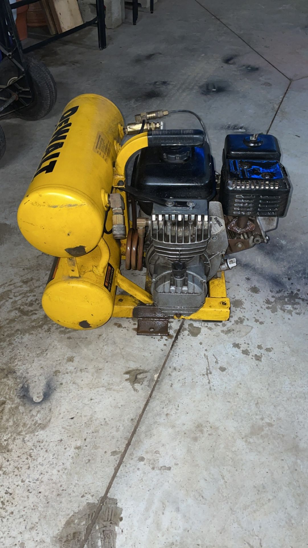 DEWALT D55250 4 HORSEPOWER T4 GALLON OILED TWIN STACK COMPRESSOR for ...