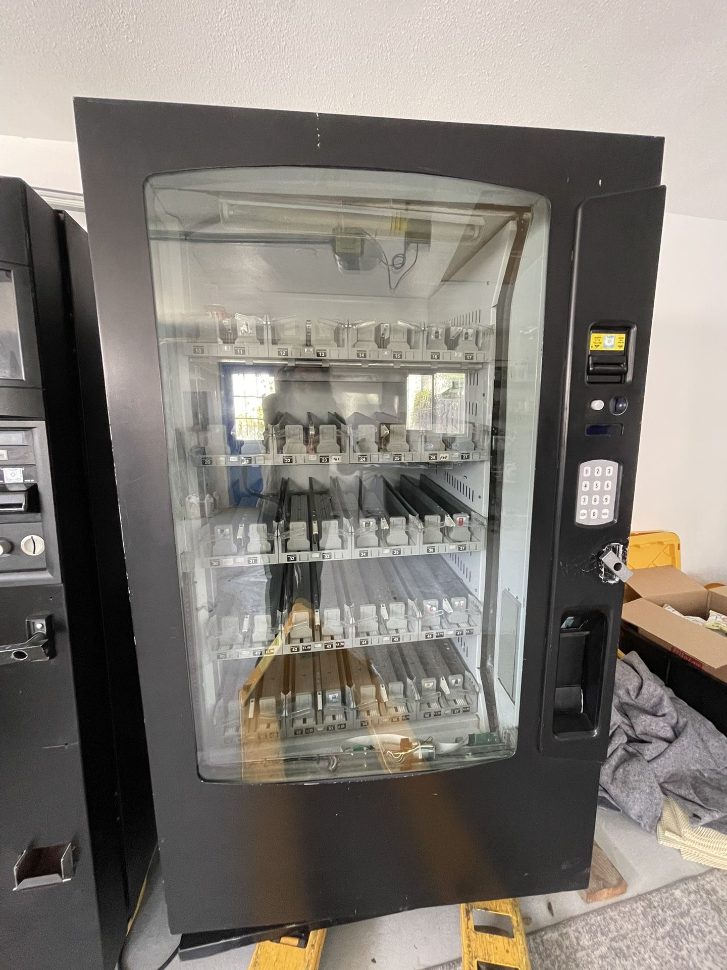 Vending Machine- Glass Front Vendo Vue 40 (Version 4) for Sale in ...