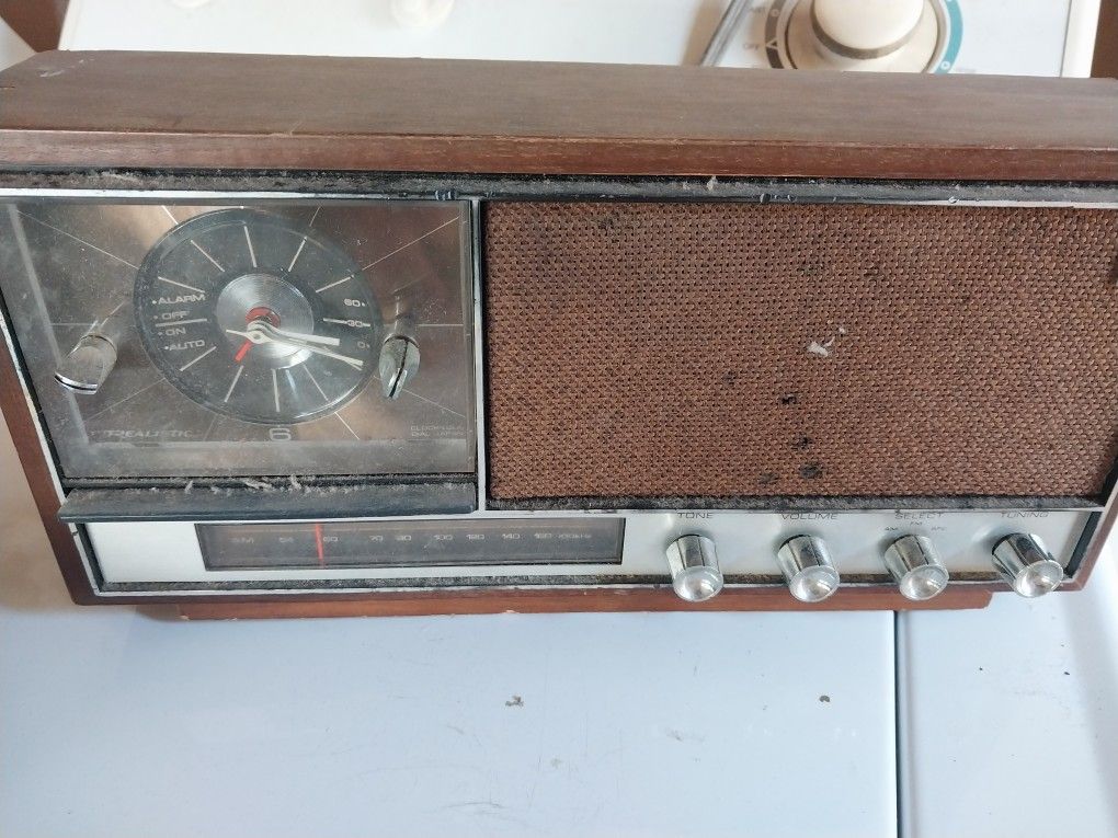 Vintage Realistic Radio Shack Transistor Clock Radio for Sale in Austin ...