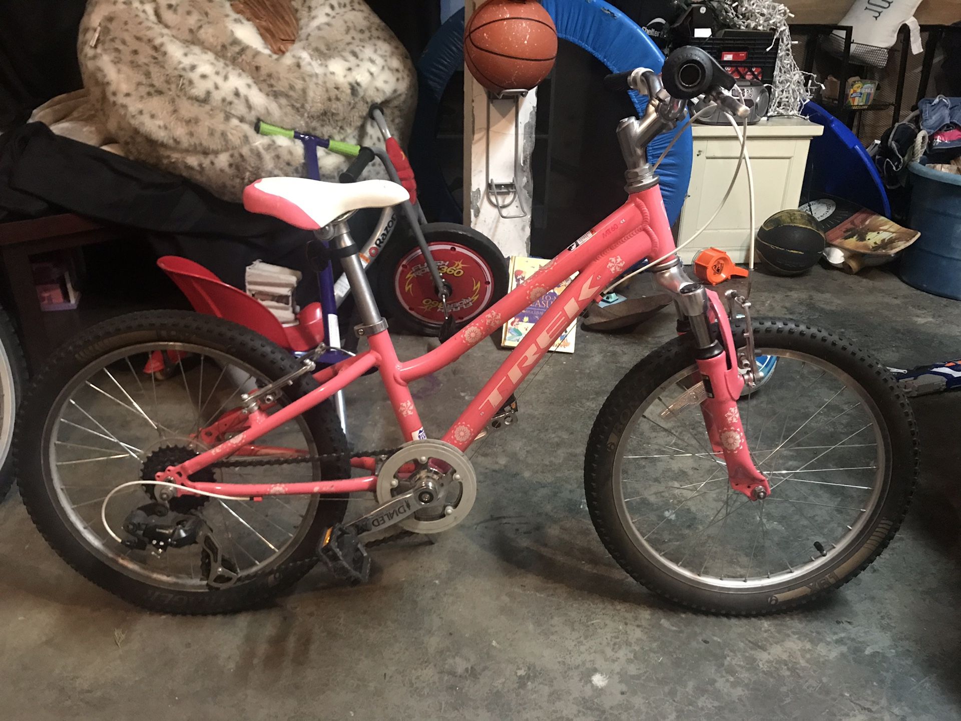 Girls Trek MT60 - 20 inch for Sale in Issaquah, WA - OfferUp