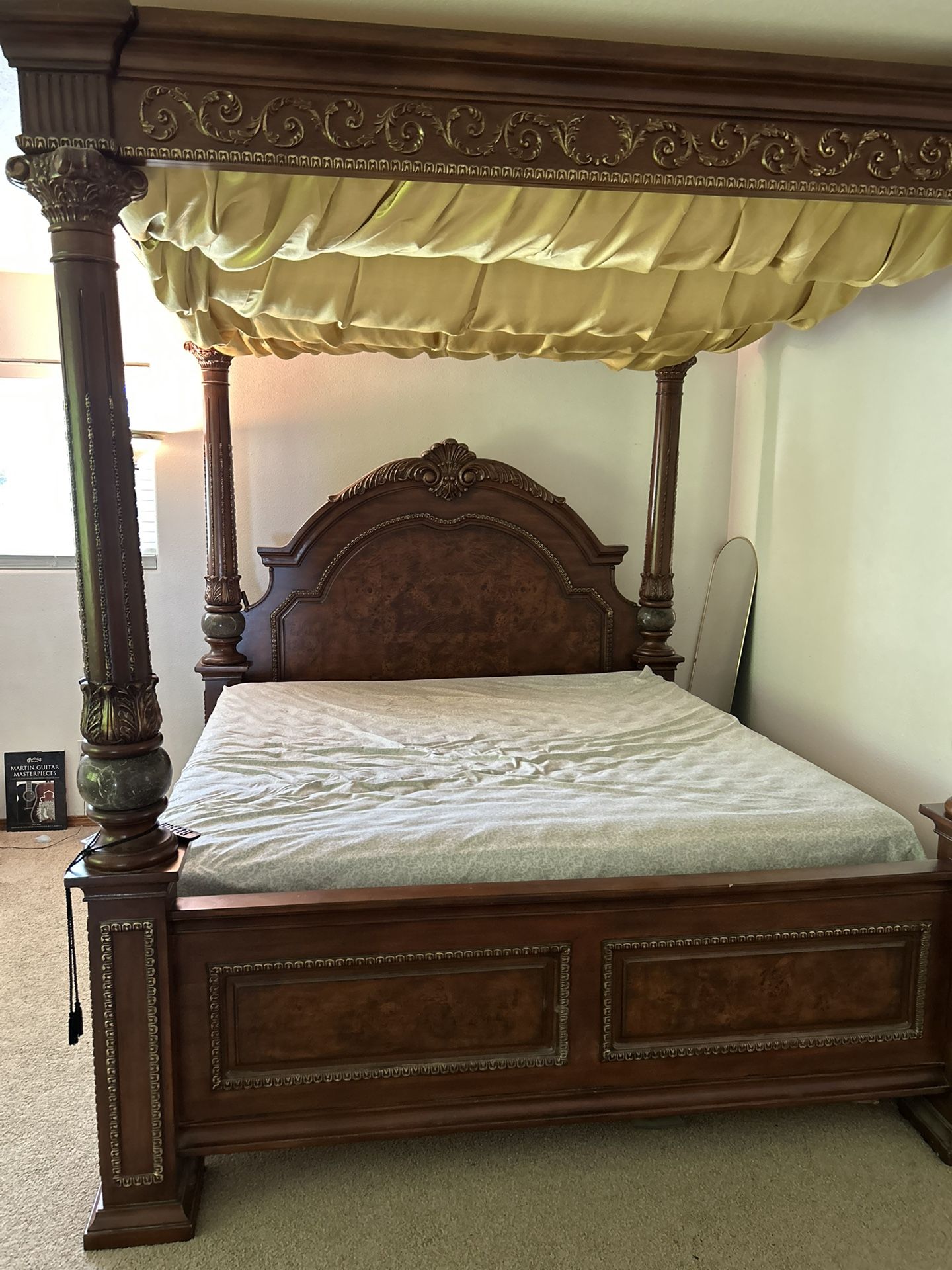 Beautiful King Size Canopy Bed for Sale in Everett, WA - OfferUp