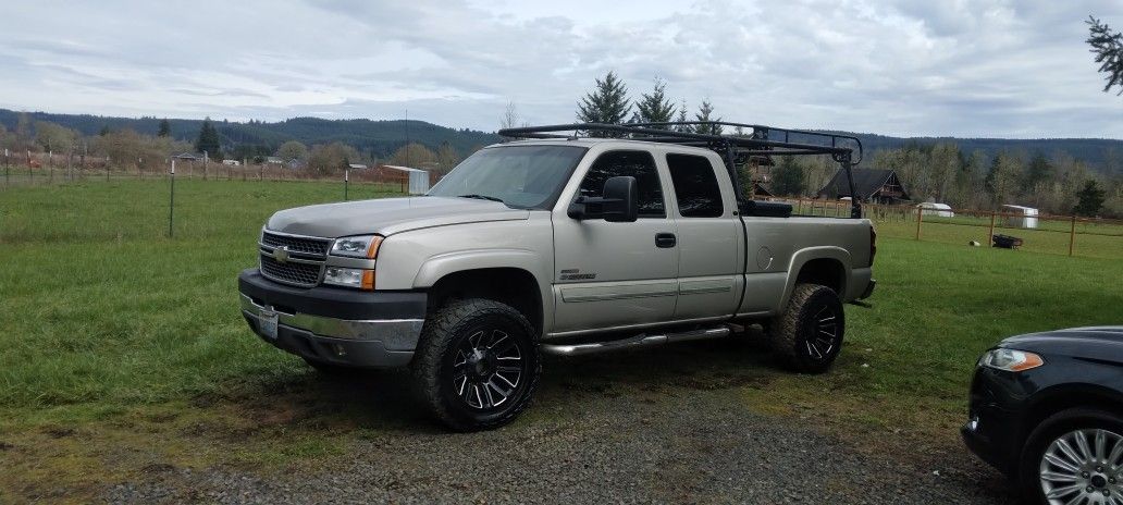 2005 Chevy Duramax 2500hd Trade ??? for Sale in Curtis, WA - OfferUp