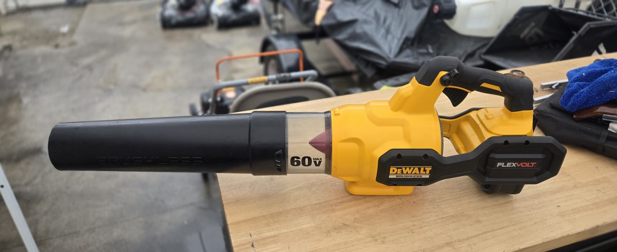Exclusive DEWALT FLEXVOLT 60V MAX 125 MPH 600 CFM Brushless Cordless ...