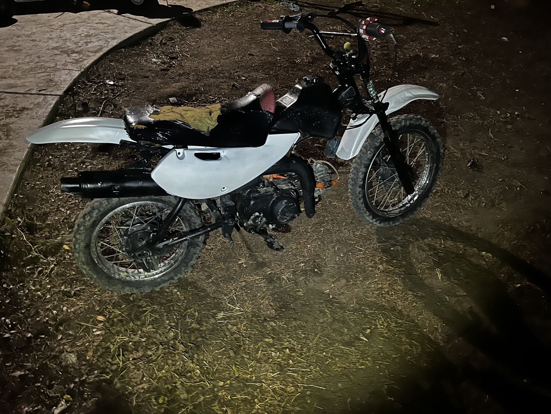 2000 honda xr70r 70cc for Sale in Shafter, CA - OfferUp