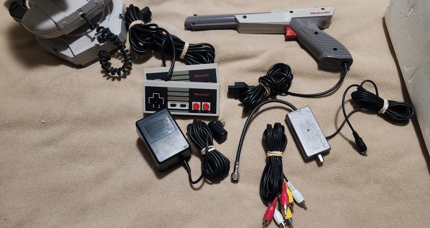 ORIGINAL NINTENDO NES ROB THE ROBOT DELIXE SET COMPLETE for Sale in ...