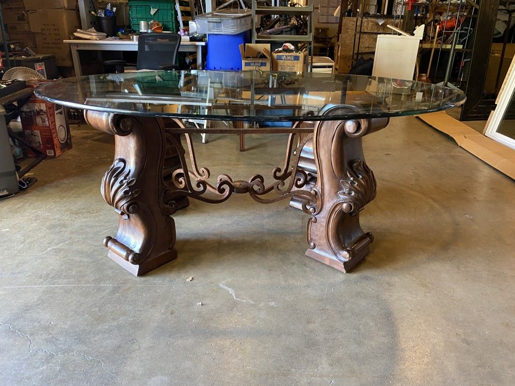 Grandiose Glass Top Dining Table for Sale in Auburn, WA - OfferUp