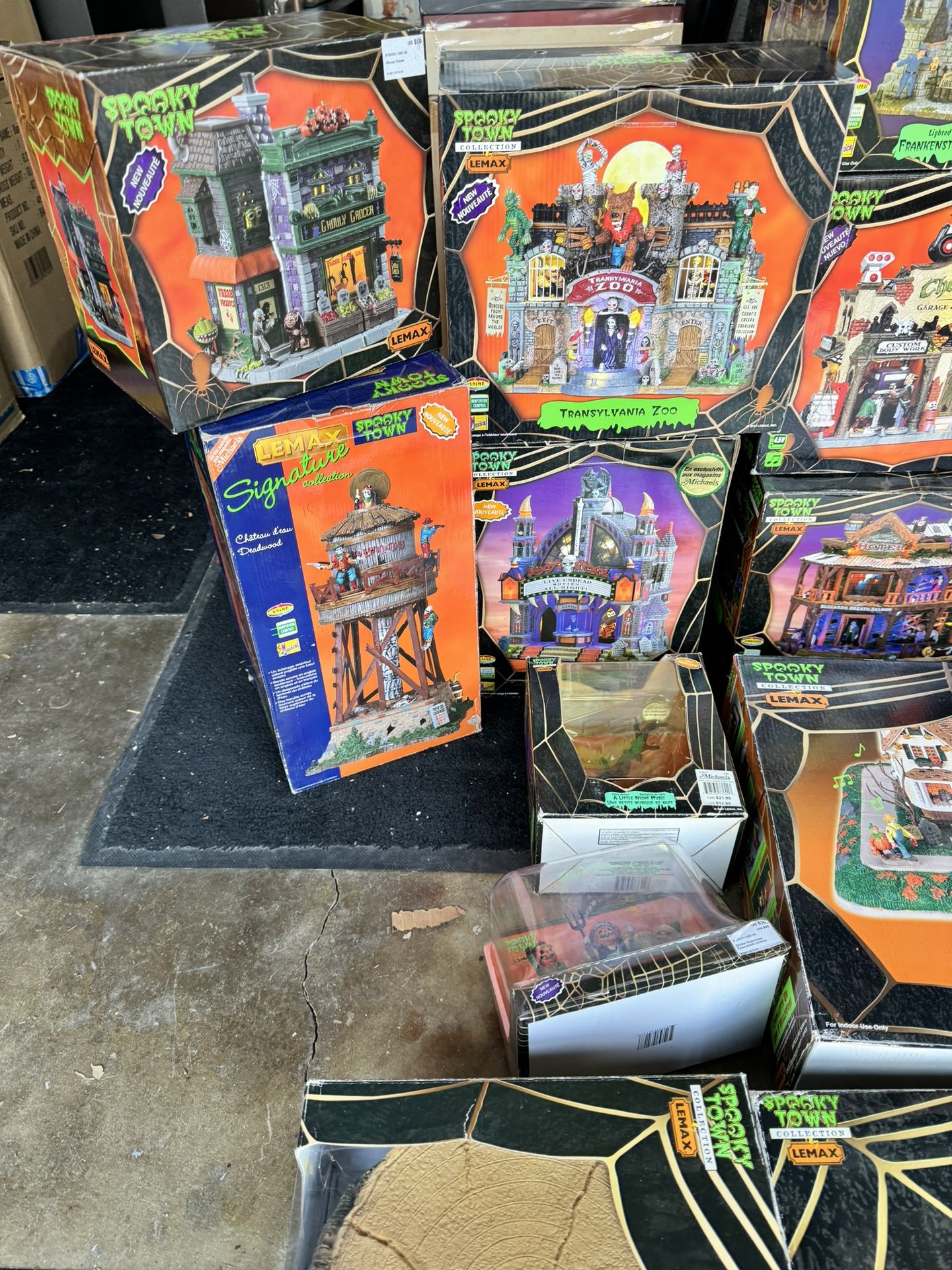 Massive LEMAX Spooky Town Halloween Set for Sale in Whittier, CA - OfferUp