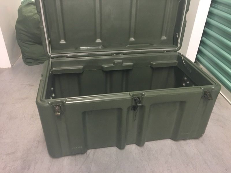 Pelican Hardigg Footlocker . Military . 33x17x17 for Sale in Miami ...