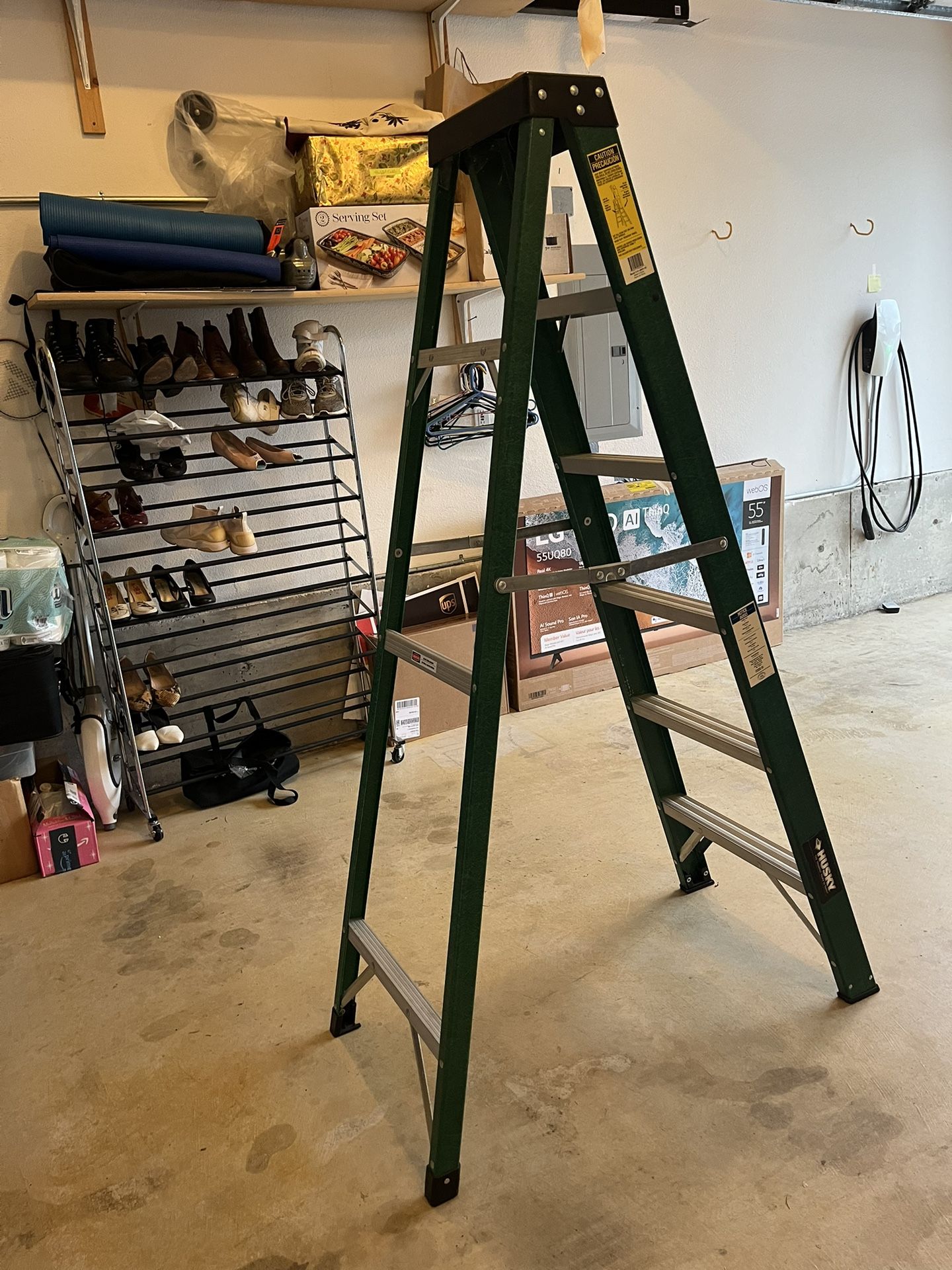 Husky Step Ladder 6 Ft, Type II, 225lb for Sale in West Linn, OR - OfferUp