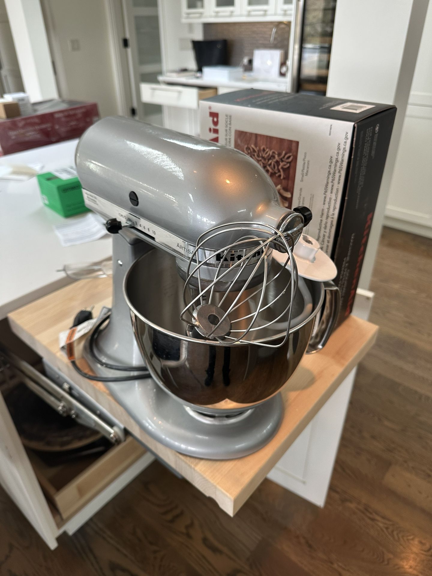 Silver kitchenaid Artistry mixer for Sale in Mercer Island, WA - OfferUp