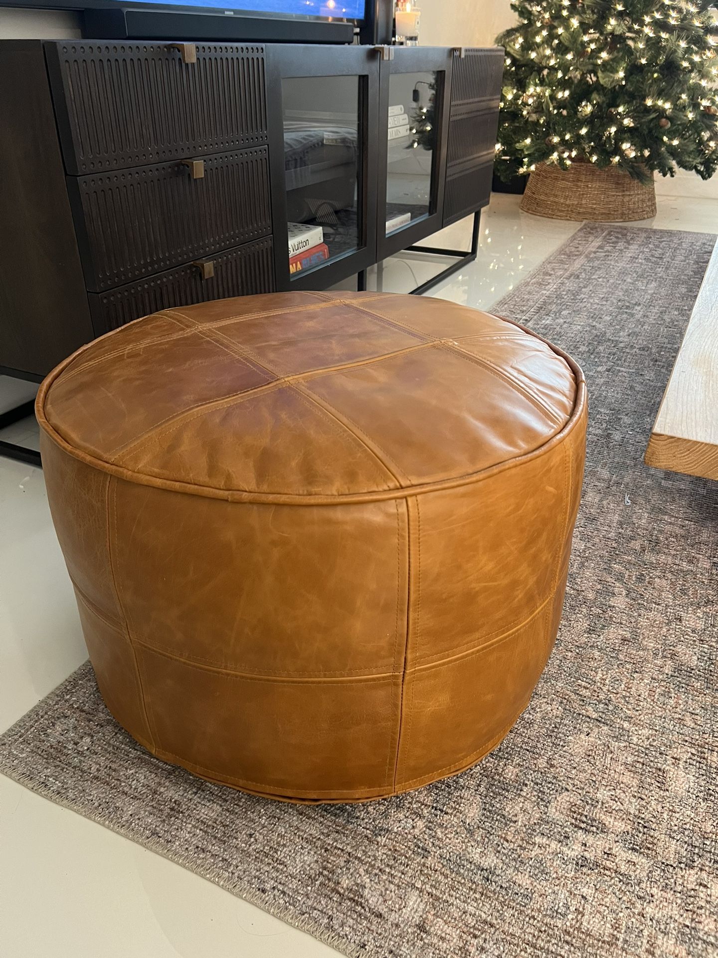 CB2 Leather Ottoman for Sale in Hialeah, FL - OfferUp