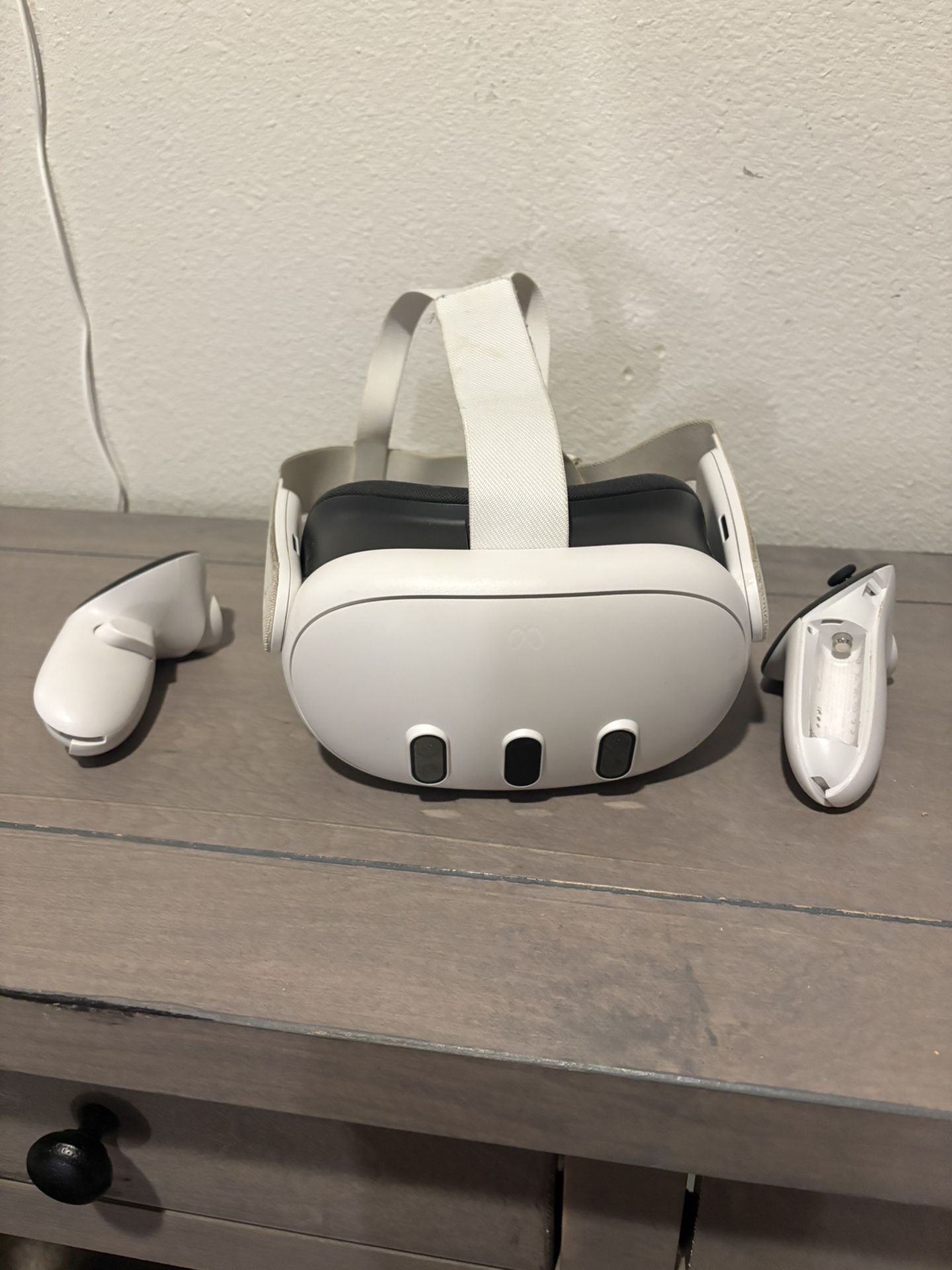 Oculus Quest Three for Sale in Gig Harbor, WA - OfferUp