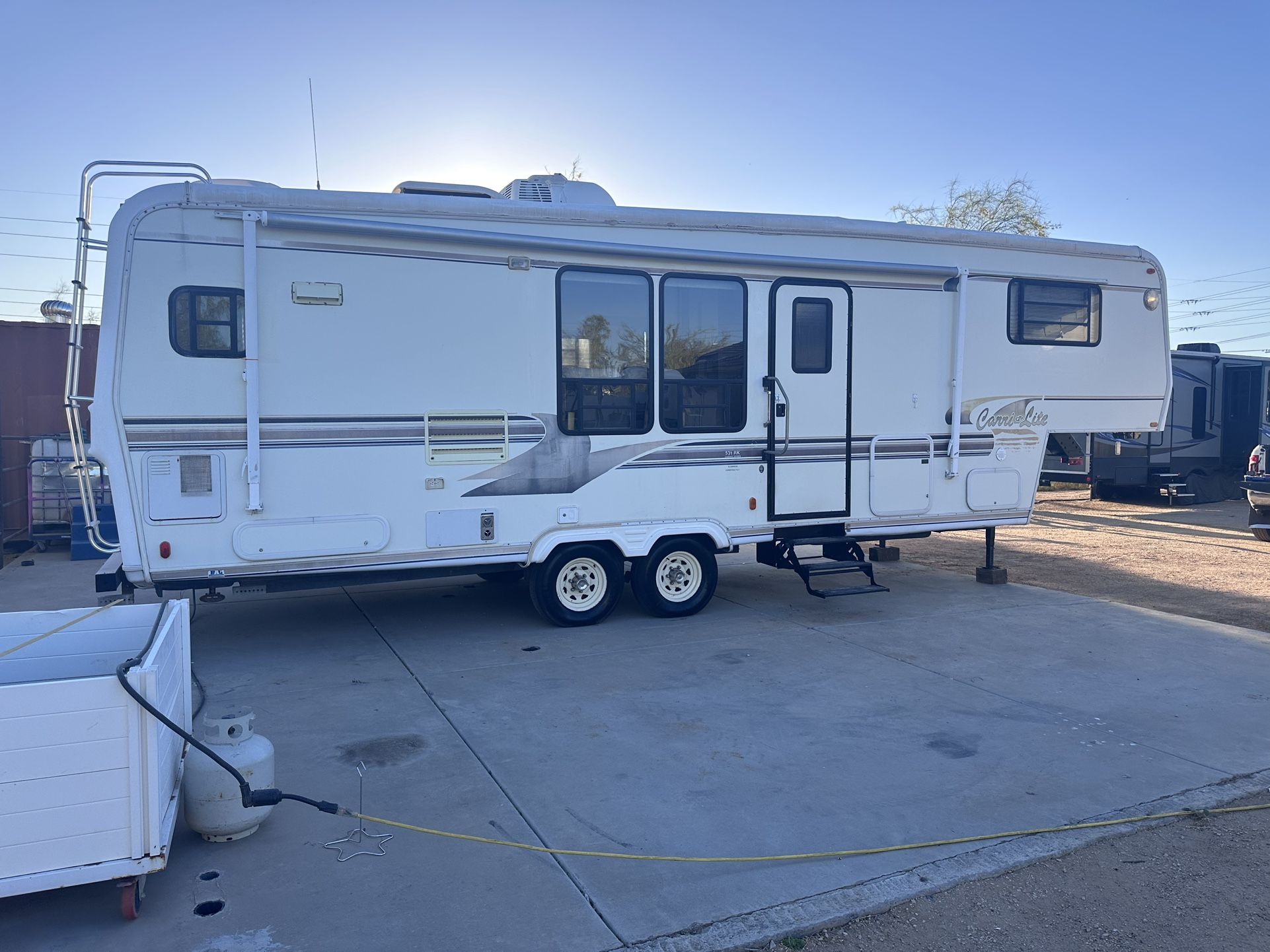 97 Carrie lite 34 foot for Sale in Peoria, AZ - OfferUp
