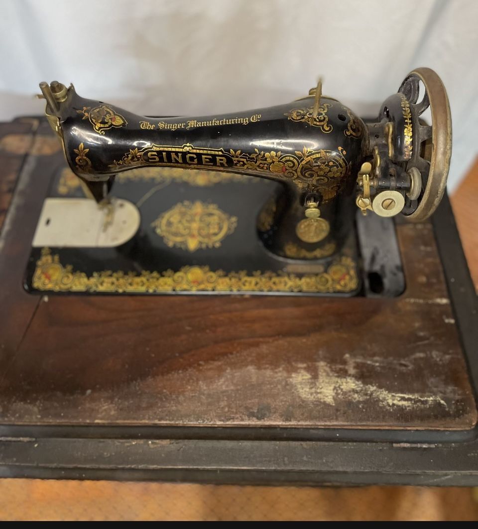 Singer 1926 Antique Sewing Machine for Sale in Fort Lauderdale, FL ...