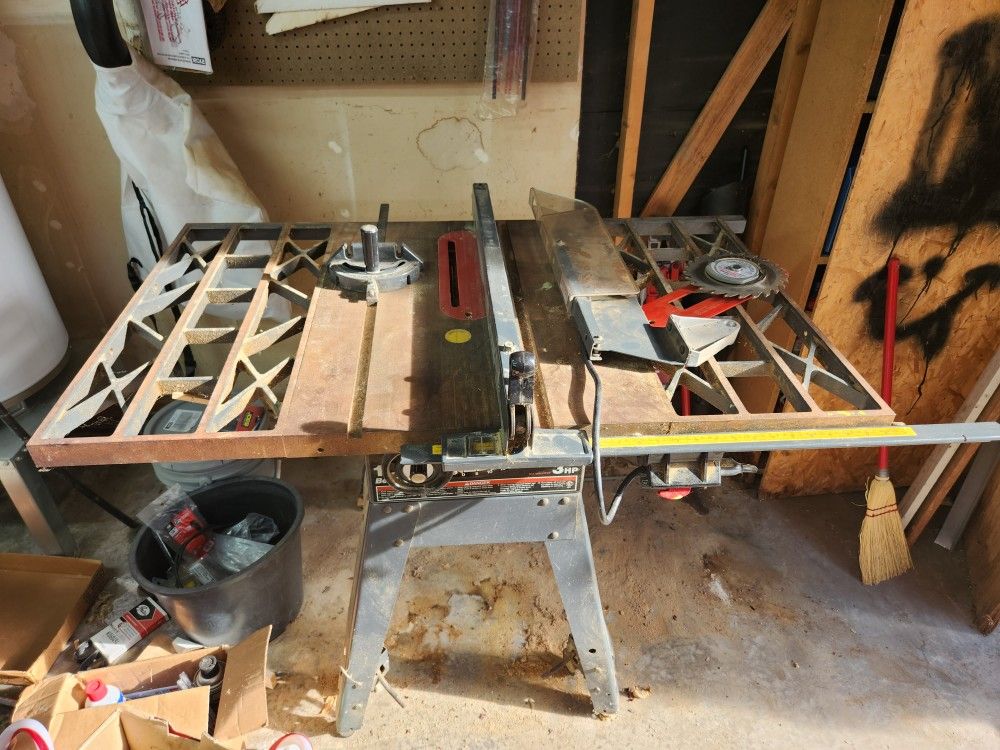 10 Inch Craftsman Table Saw for Sale in Puyallup, WA - OfferUp