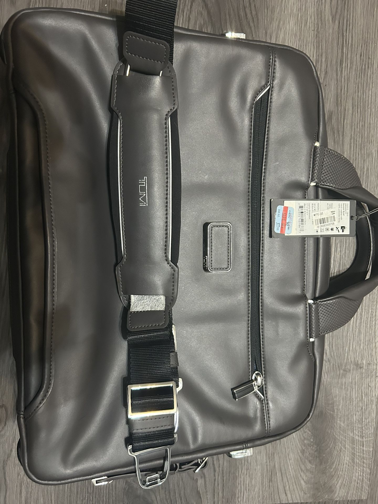 TUMI ARRIVE Grey Leather Laptop Bag for Sale in Windsor Hills, CA - OfferUp