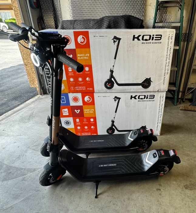 NIU - KQi3 Pro Foldable Electric Kick Scooters Black & Rosegold for ...