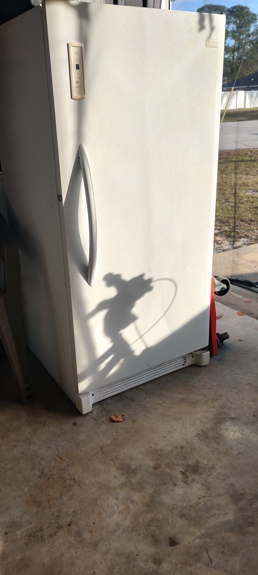 Stand Up Deep Freezer for Sale in Osteen, FL - OfferUp