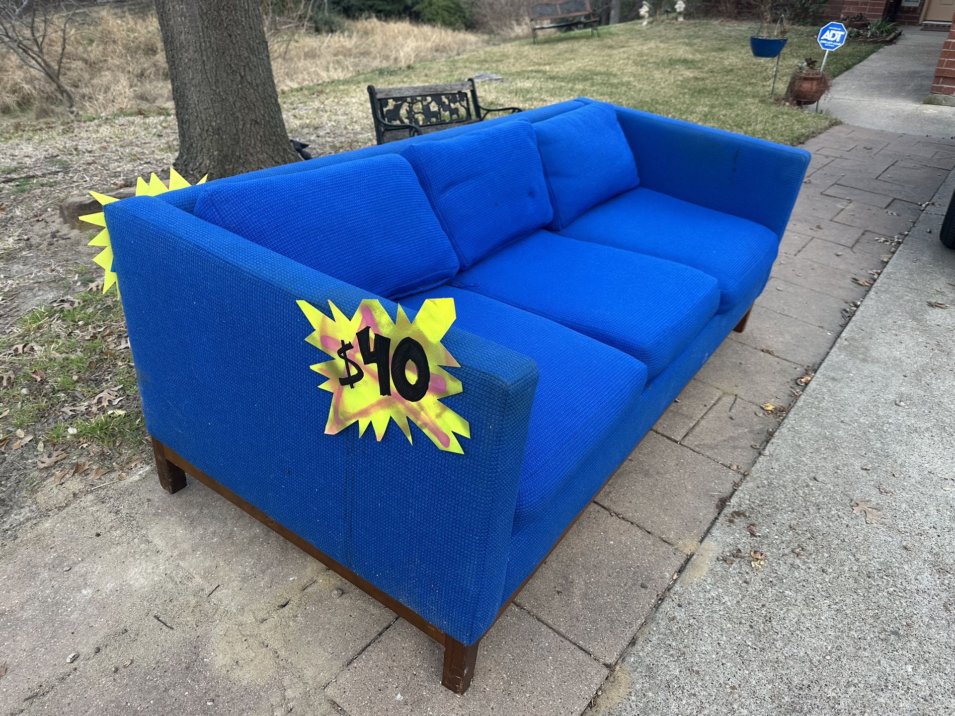 Blue Sofa~Super Chill for Sale in Dallas, TX - OfferUp