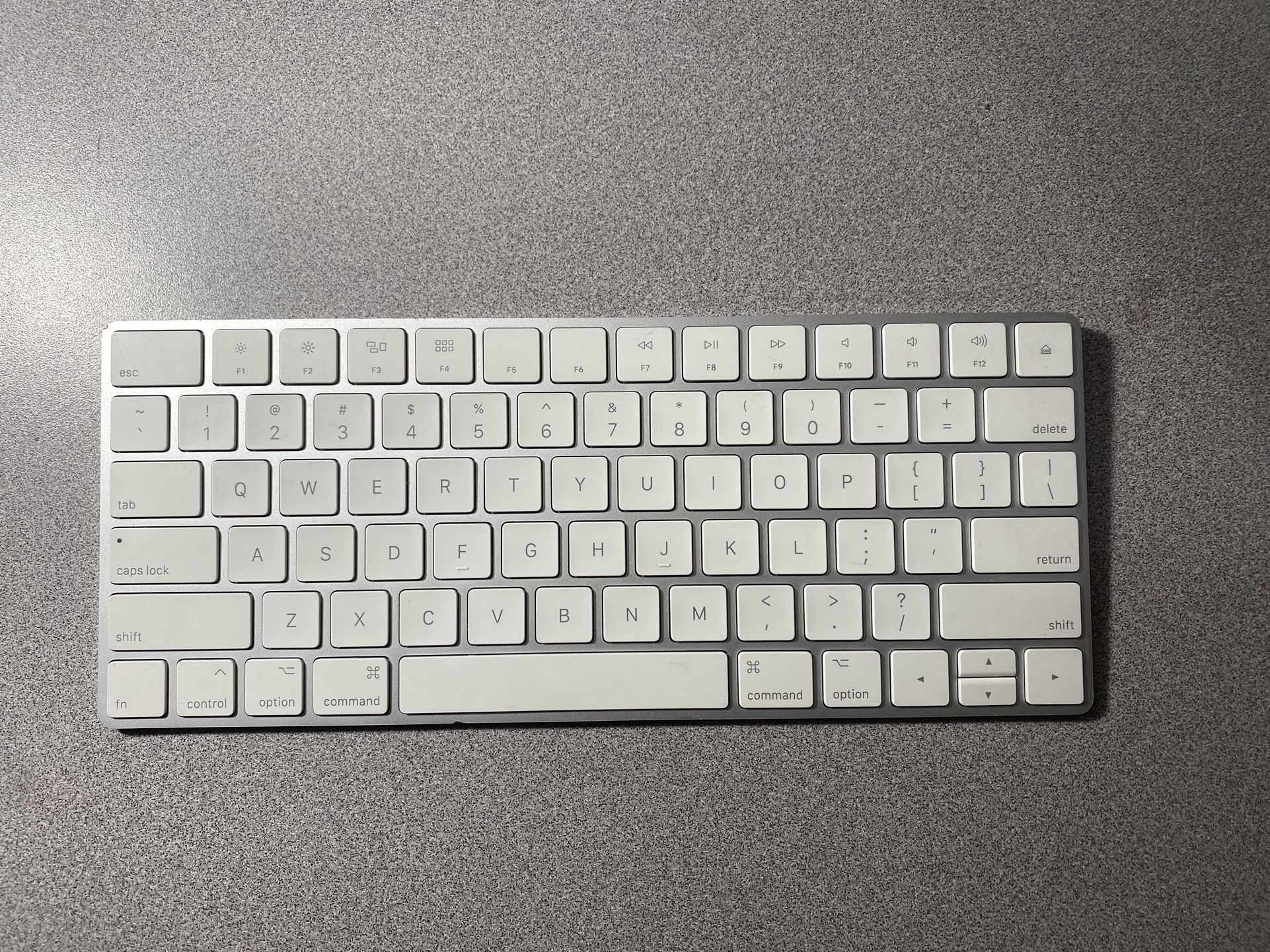 Apple Wireless Magic Keyboard (A1644) for Sale in Watsonville, CA - OfferUp