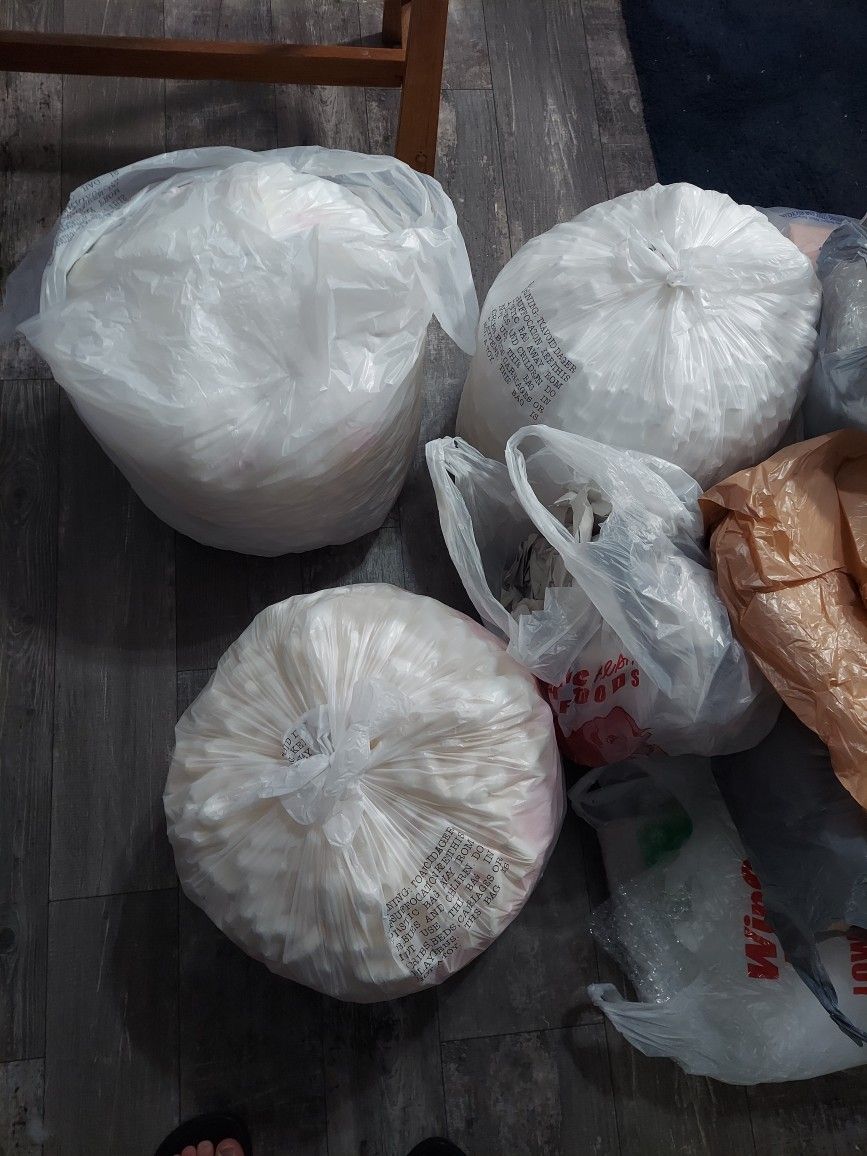 FREE Bubble Wrap And Packing Peanuts for Sale in Guadalupe, AZ - OfferUp