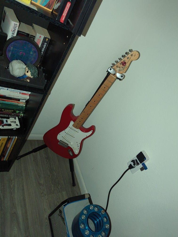 Cherry Red Stratocaster Fender w/ Fender Front man 15R Amp for Sale in ...