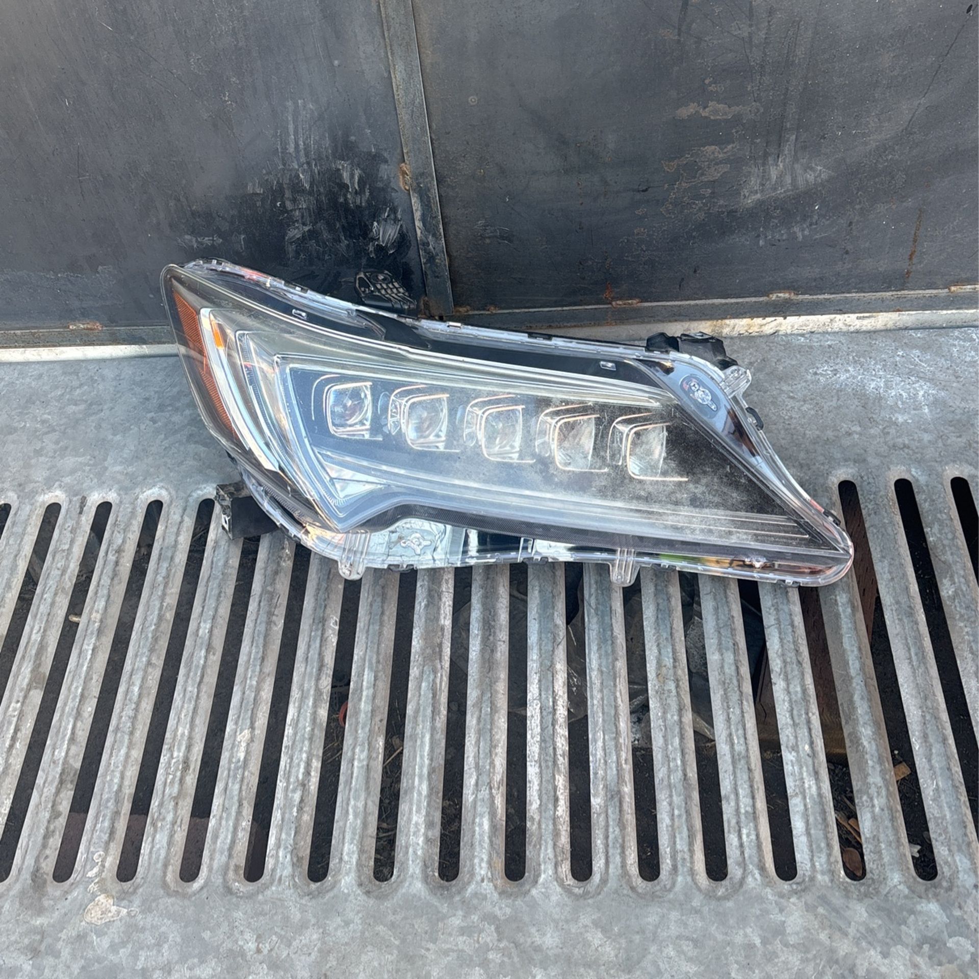 2017 Acura Ilx Right Passenger Side Headlight for Sale in Phoenix, AZ ...