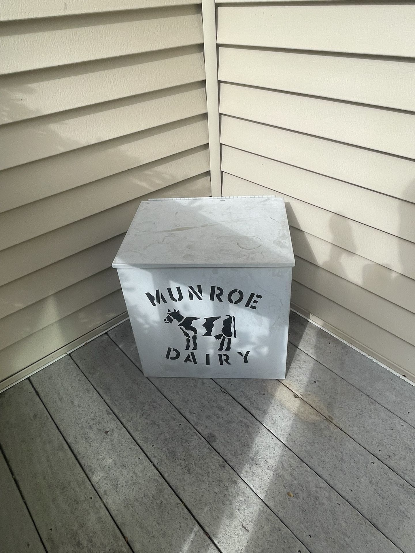 Munroe Dairy Insulated Milk Box for Sale in Taunton, MA - OfferUp