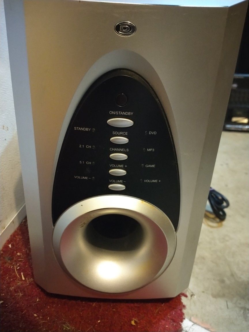 Odd Ball Speaker Lot& 1 Powered Subwoofer for Sale in Brooklyn, OH - OfferUp