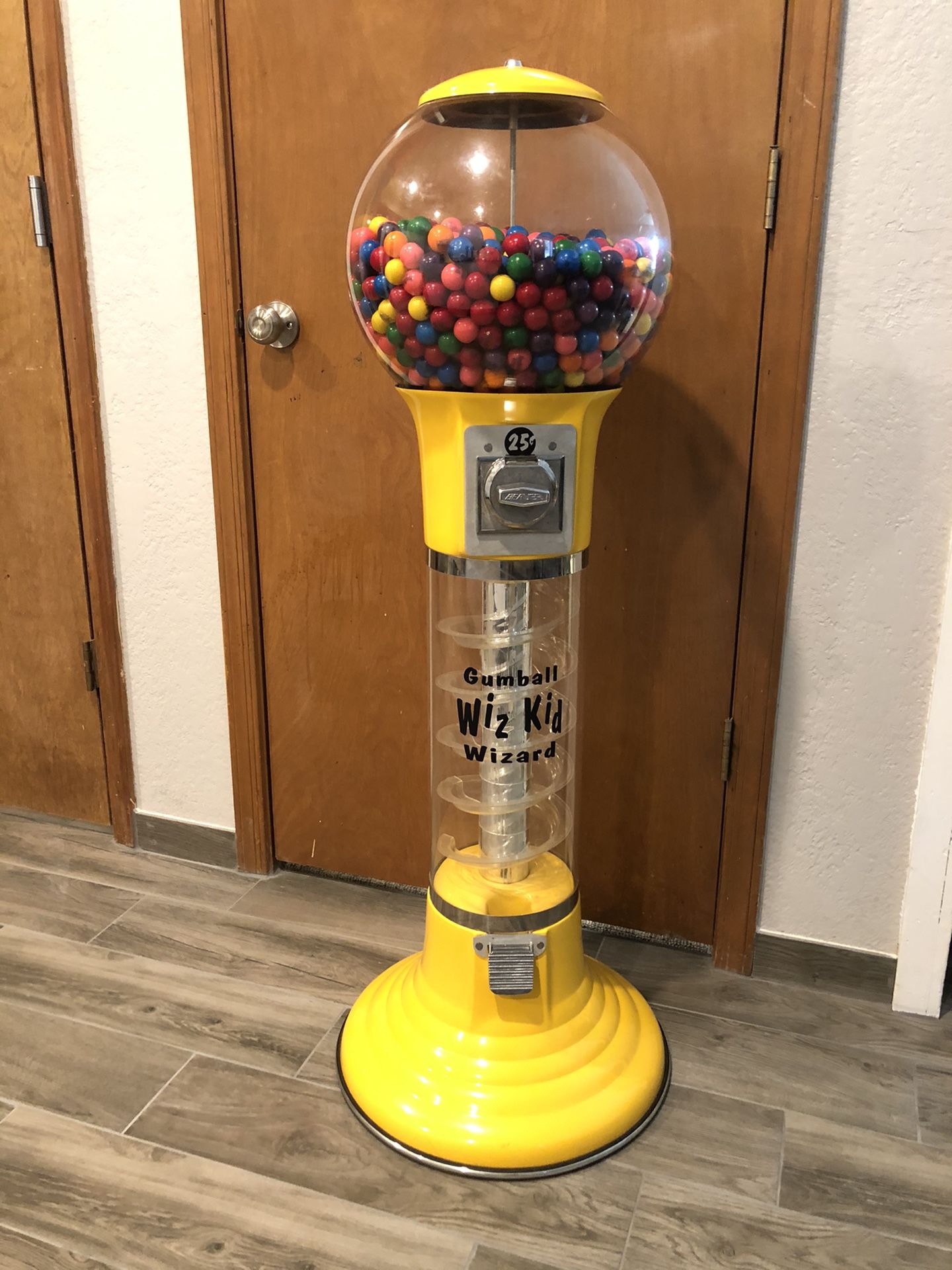 Gum ball Wizard gum ball machine for Sale in Mesa, AZ - OfferUp