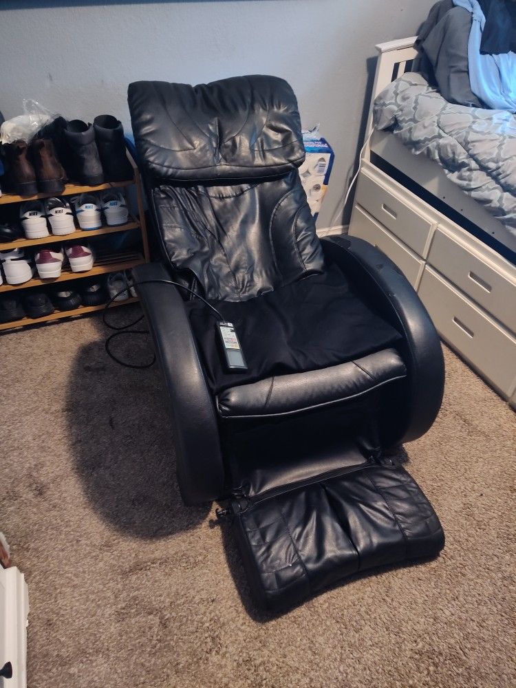 Massage Chair And Foot Massager !! for Sale in Marysville, WA - OfferUp