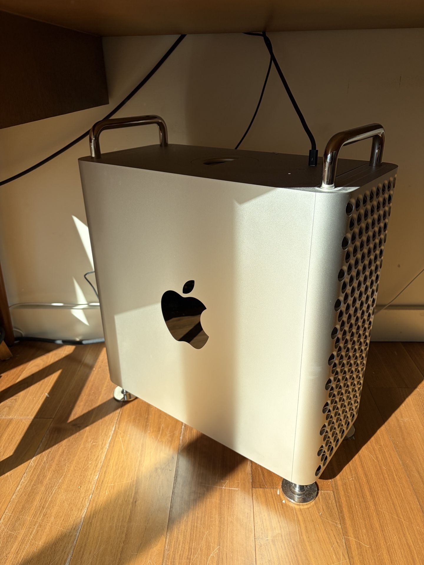 Apple Mac Pro tower in Excellent condition for Sale in Huntington Beach ...