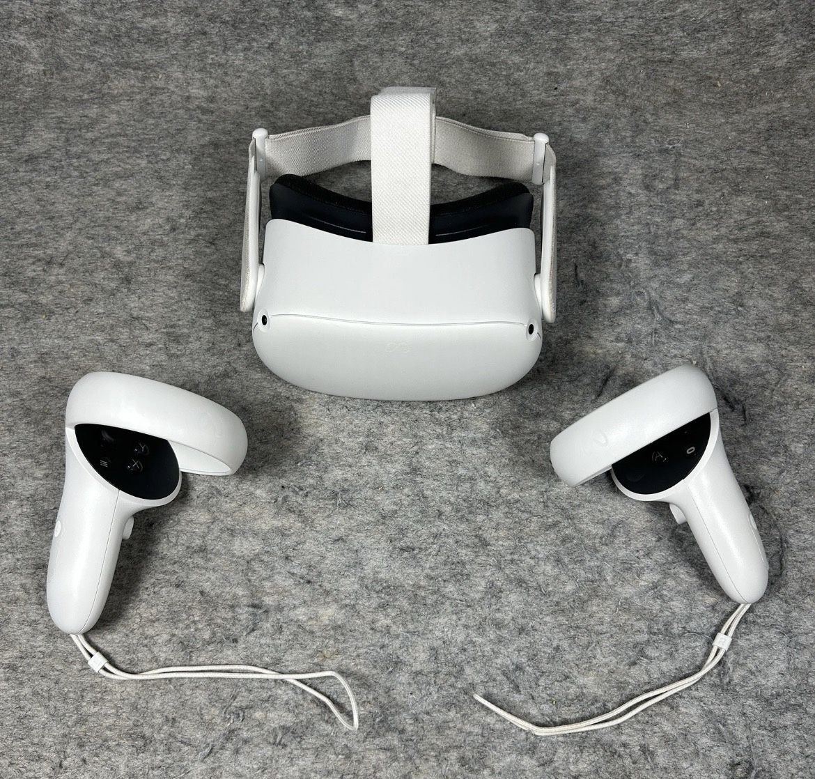 Meta Oculus Quest 2 128GB VR Headset with Controllers for Sale in ...